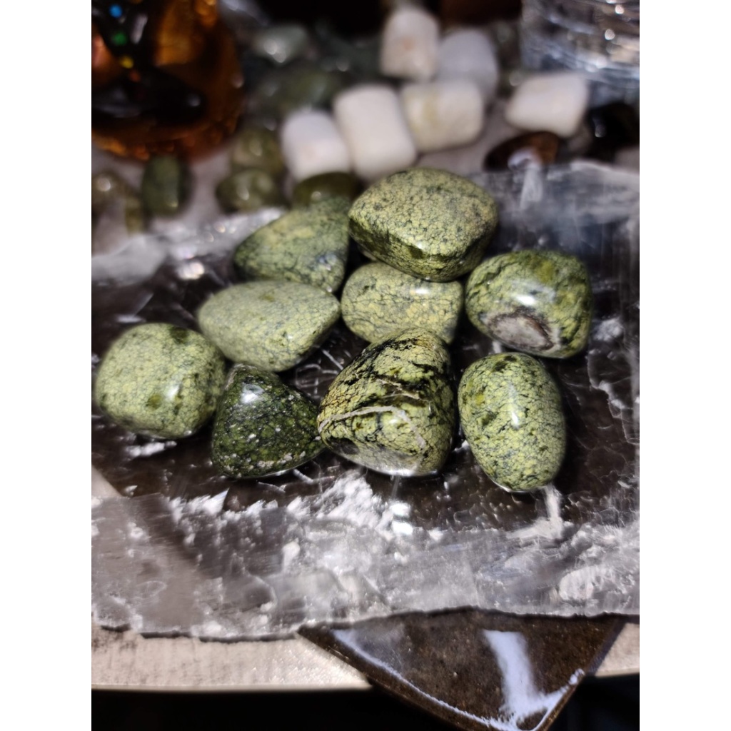 Asterite aka green Serpentine AAA quality - Anna Mae Minerals
